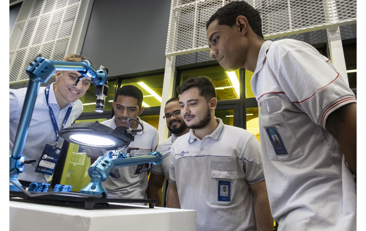 SMART MANUFACTURING » : STELLANTIS REUNIT SES PARTENAIRES POUR TROUVER ...