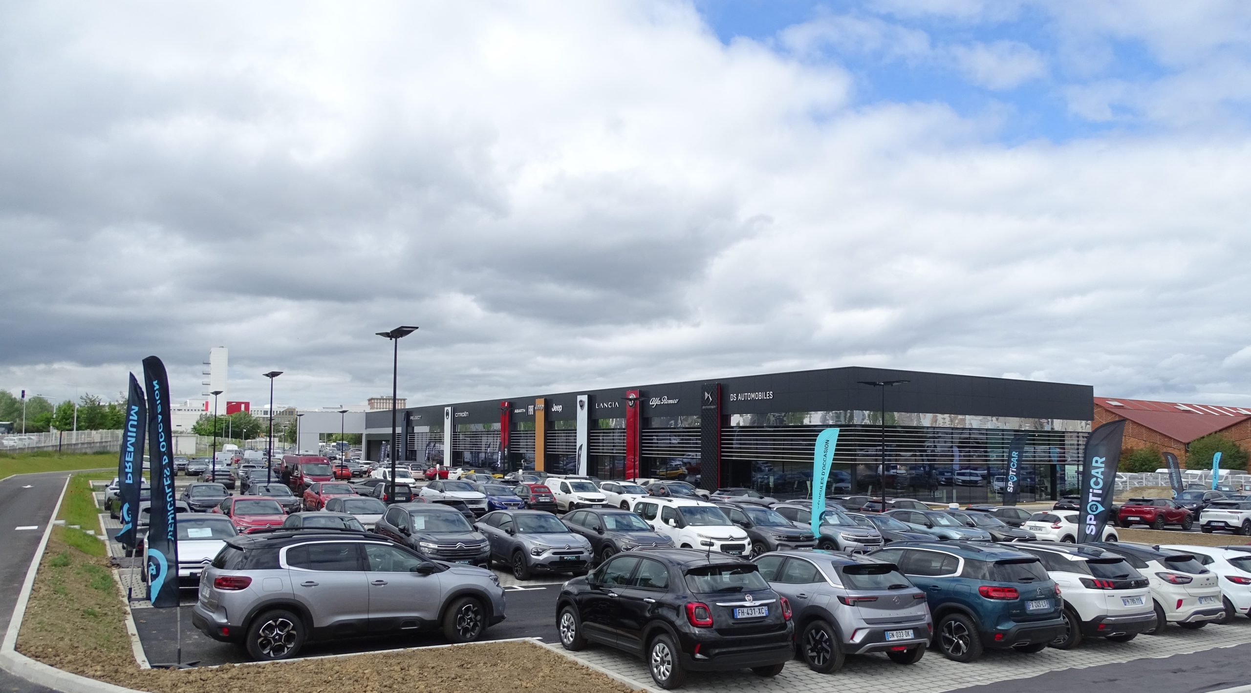 STELLANTIS &YOU LA DEFENSE, UN ESPACE DEDIE A LA MOBILITE AUTOMOBILE ...